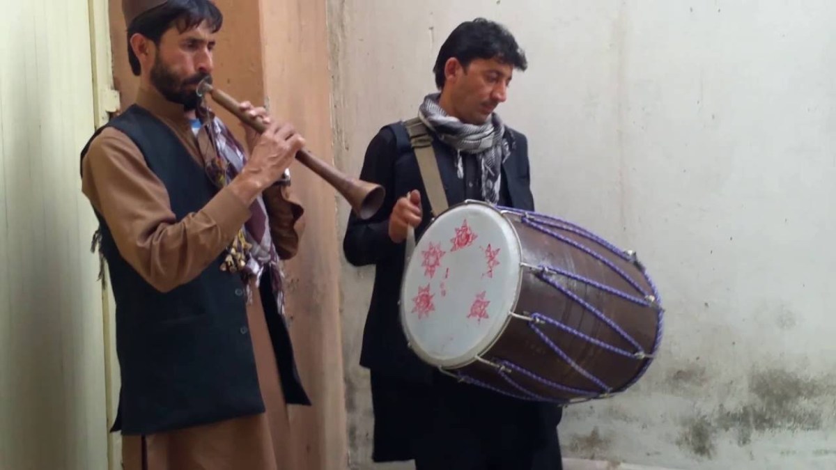 Learning to play the surnay – Becoming adult